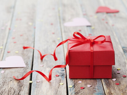 9 Best Valentine’s Day Gifts for Her, Boozy Edition - Thrillist