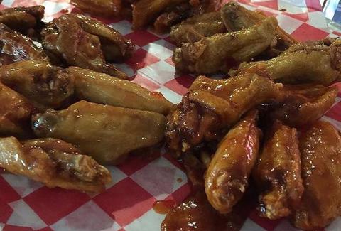 Boneheads Wing Bar: Restaurant.