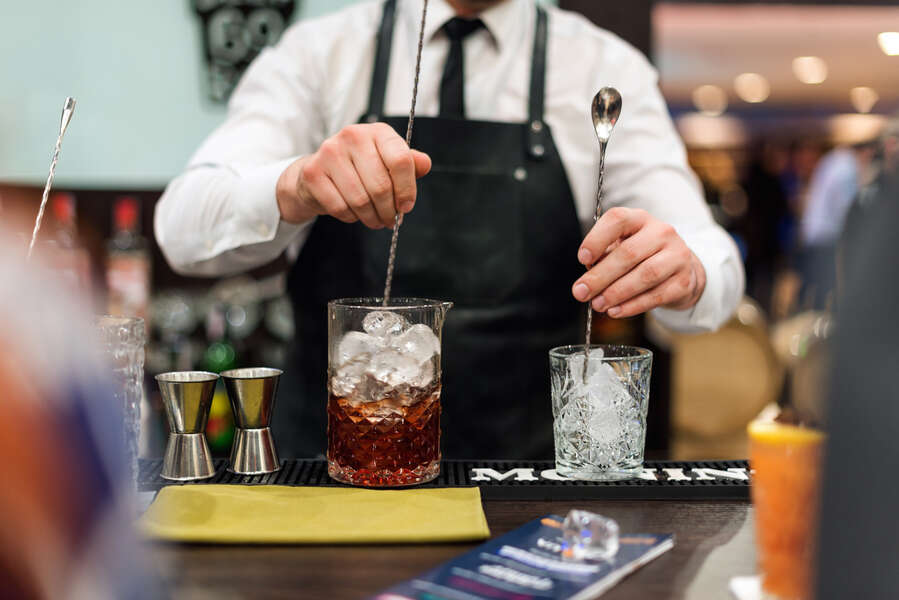 Learn to Bartend By Mastering These 5 Beginner Cocktails - Thrillist