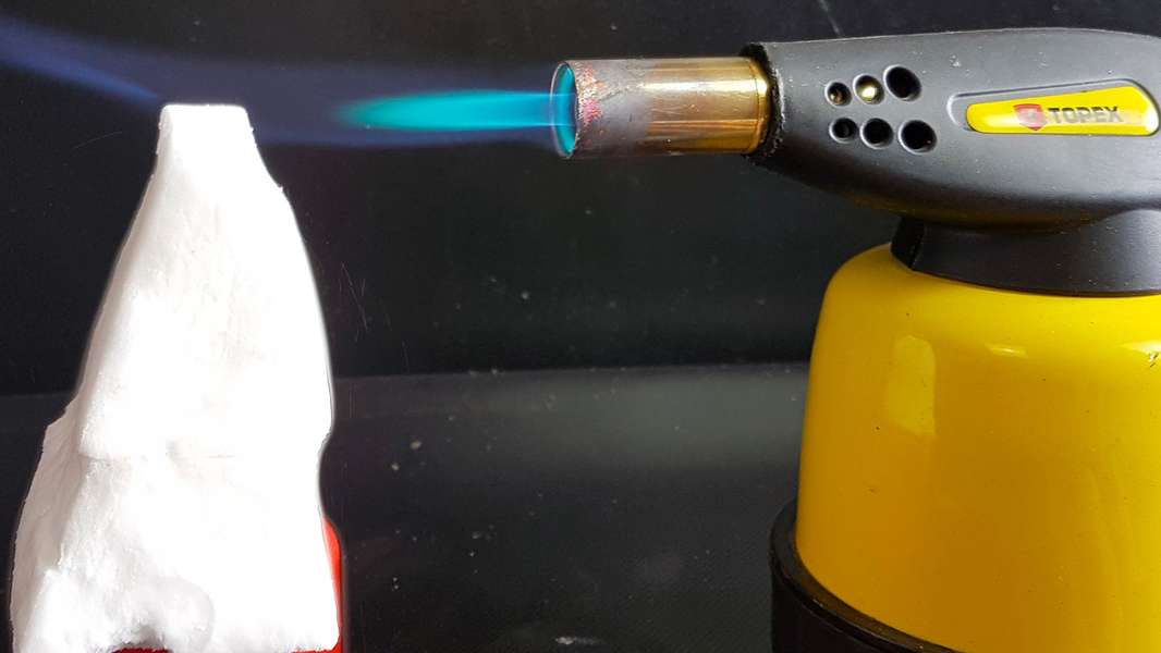 Mr. Gear Demonstrates Five Intriguing Dry Ice Experiments - Thrillist