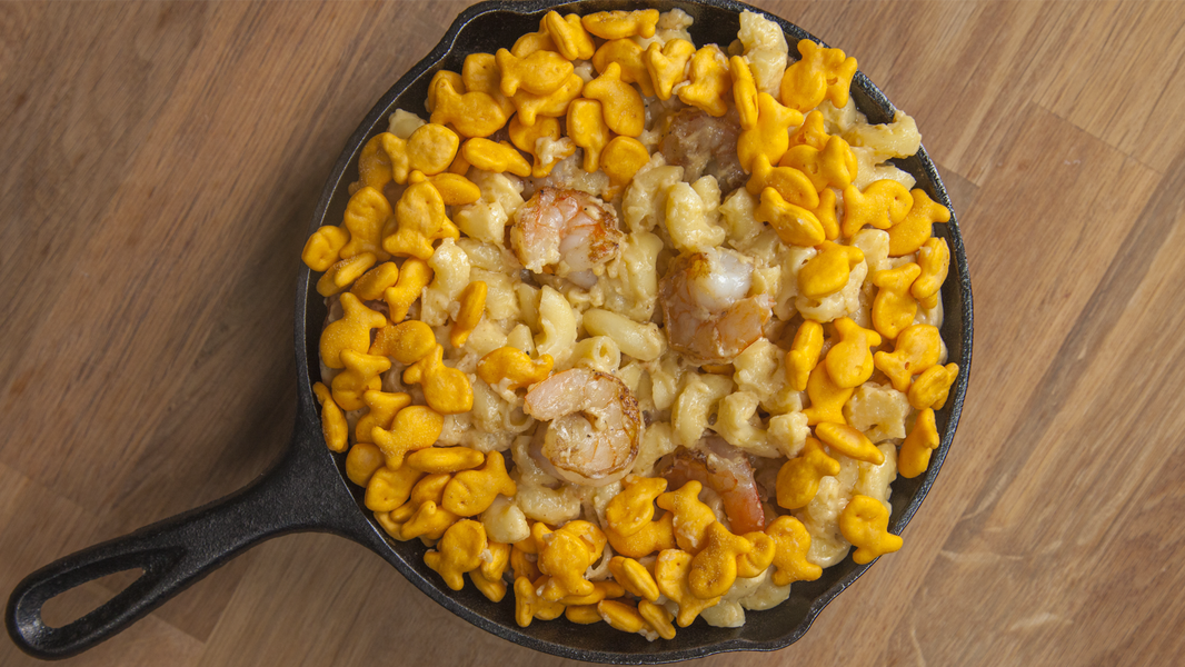 How to Make Seafood Mac and Cheese With Goldfish Recipe - Thrillist