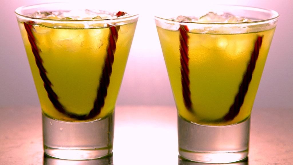 How to Make a Green Ghoul Midori Sour Cocktail Recipe - Thrillist