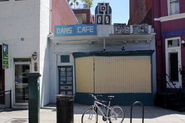 11 Best Old Dive Bars in the U.S. - Thrillist