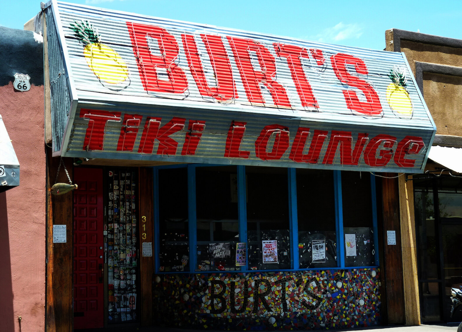 11 Best Old Dive Bars in the U.S. - Thrillist
