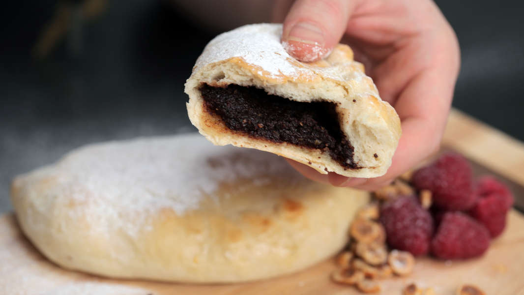 Here's How to Make a Chocolate Raspberry Calzone Recipe - Thrillist