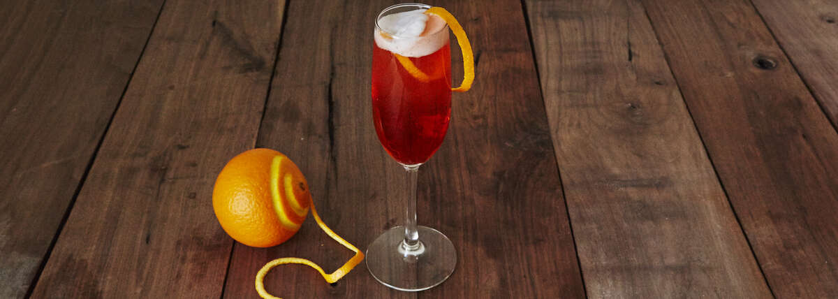 Prosecco Bellini Recipe: How to Make a Bellini With Prosecco - Thrillist