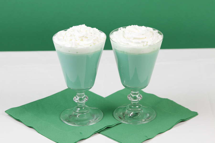 Here's How to Make a Peppermint Pattie Cocktail Recipe - Thrillist