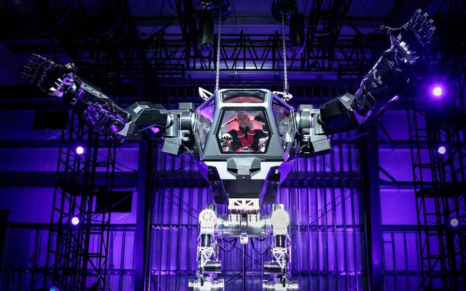 Jeff Bezos Demonstrates Giant Robotic Suit - Thrillist