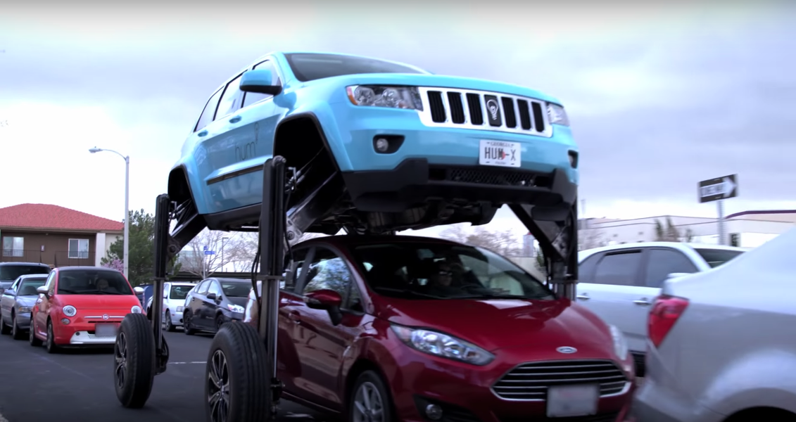 Jeep Grand Cherokee Transforms in Verizon's Hum Rider Stunt Video ...