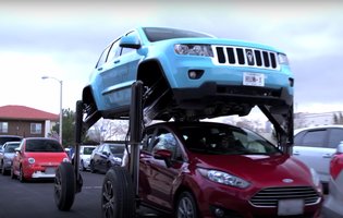 Jeep Grand Cherokee Transforms in Verizon's Hum Rider Stunt Video ...