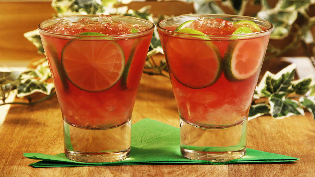 How to Make a Boozy Tea Rum Cocktail - Thrillist