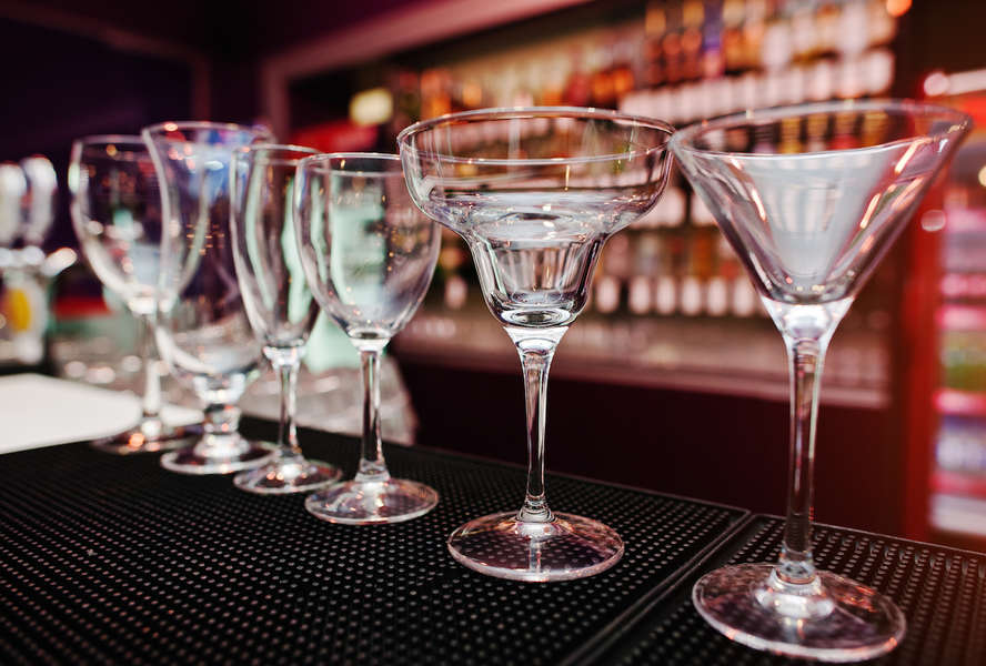 Ultimate Cocktail Glass Guide: How to Use Each Type of Glass - Thrillist