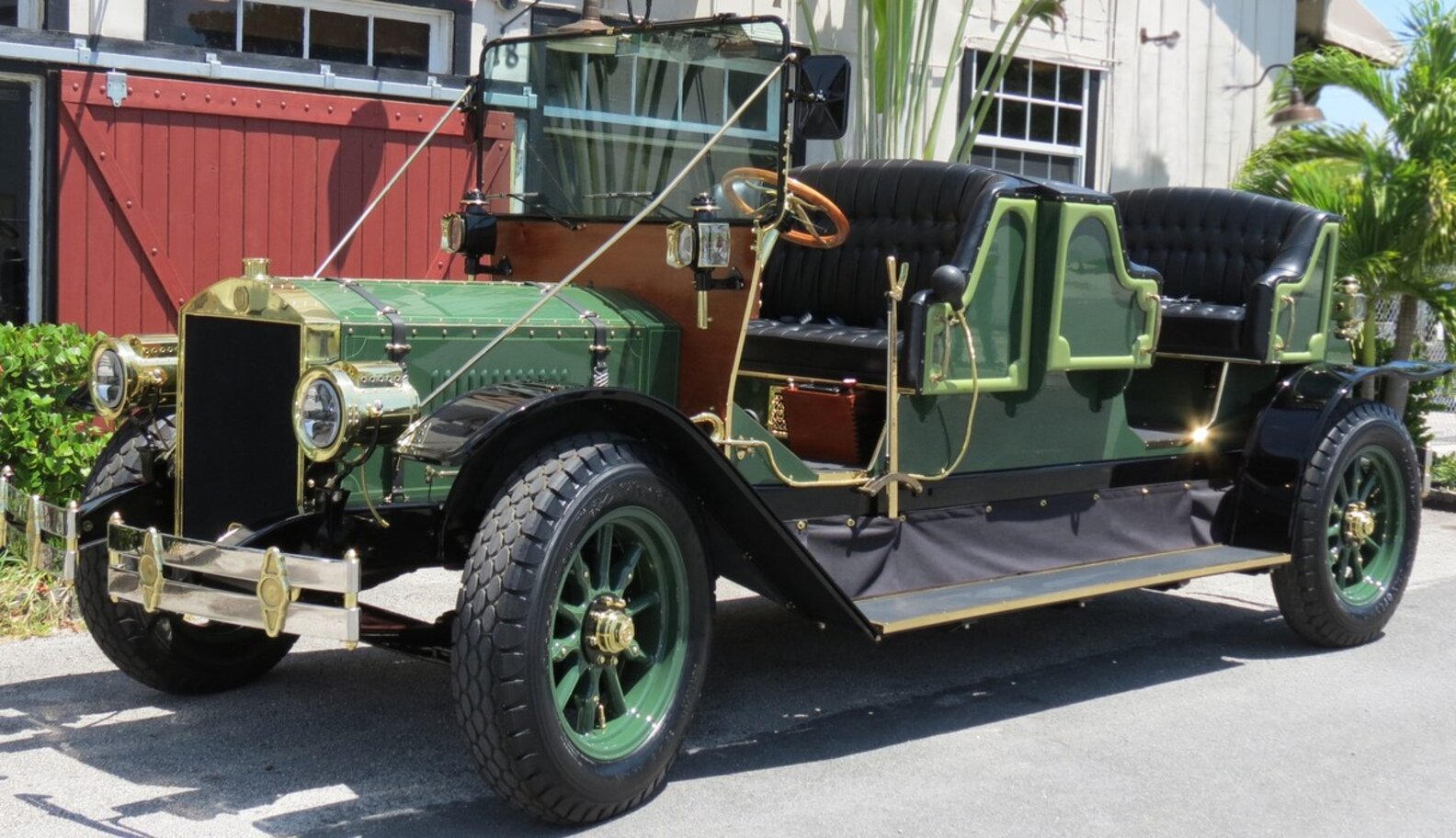 Horseless Carriages Unveiled In NYC: Horses Off The Streets Soon - The Dodo