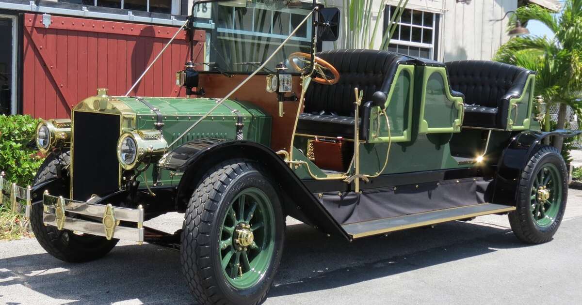 Horseless Carriages Unveiled In NYC: Horses Off The Streets Soon - The Dodo Horseless Carriages Unveiled In NYC: Horses Off The Streets Soon - The Dodo