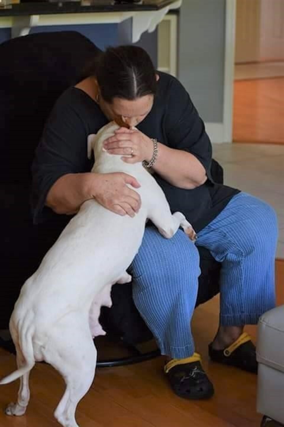 Shelter Dog Is So Grateful To The Woman Who Helped Save Her Puppies ...