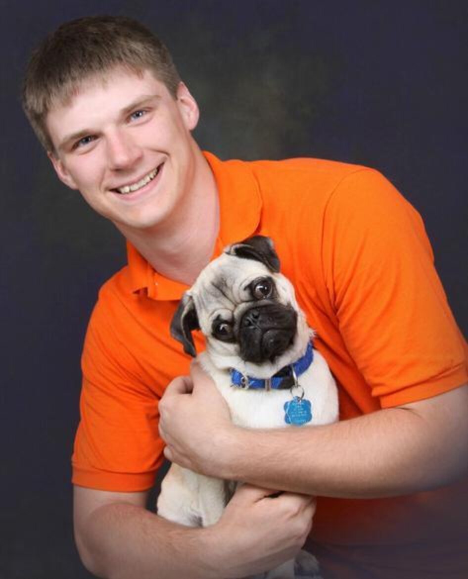 15 High School Senior Portraits That Are Better With Pets - The Dodo