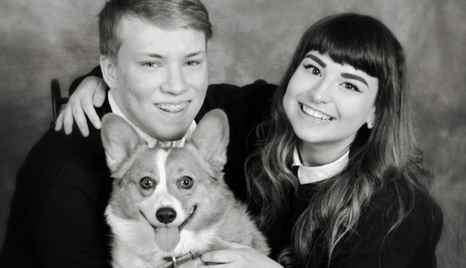 15 High School Senior Portraits That Are Better With Pets - The Dodo