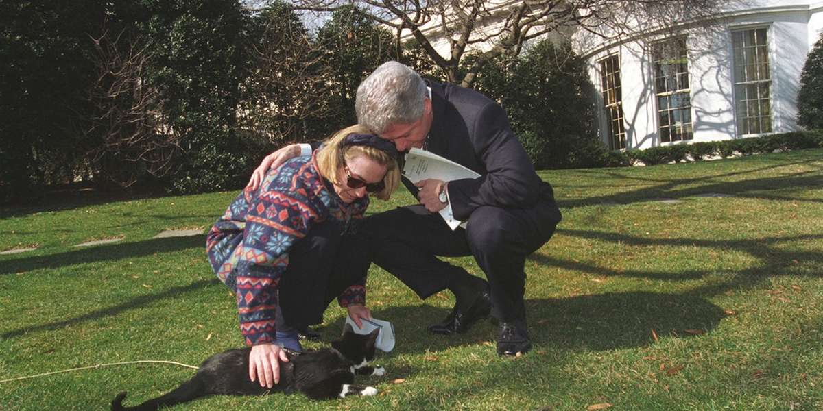 '90s Flashback: Hillary Clinton's Animal Friendships Caught On Camera ...