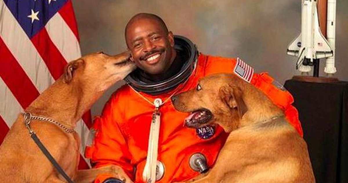 This Dog-Loving Astronaut Wins The Universe With His Official Portrait ...
