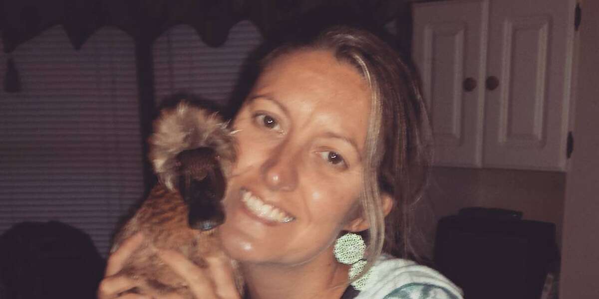 Rescue Duckling Becomes Her Mom's Therapy Animal - Videos - The Dodo