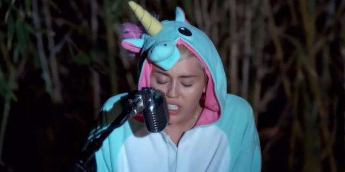 Miley Cyrus Breaks Down While Singing About Her Dead Fish - The Dodo