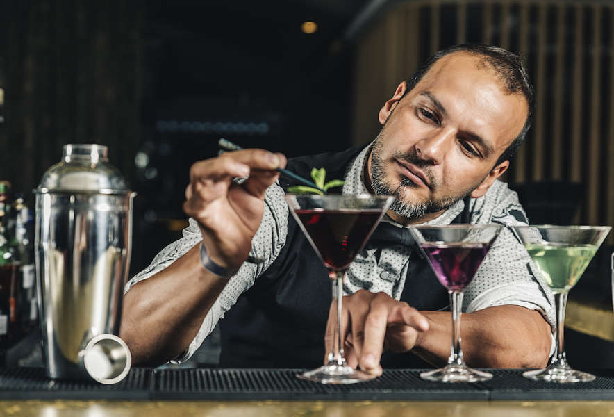 How to Pretend You’re a Cocktail Expert - Thrillist