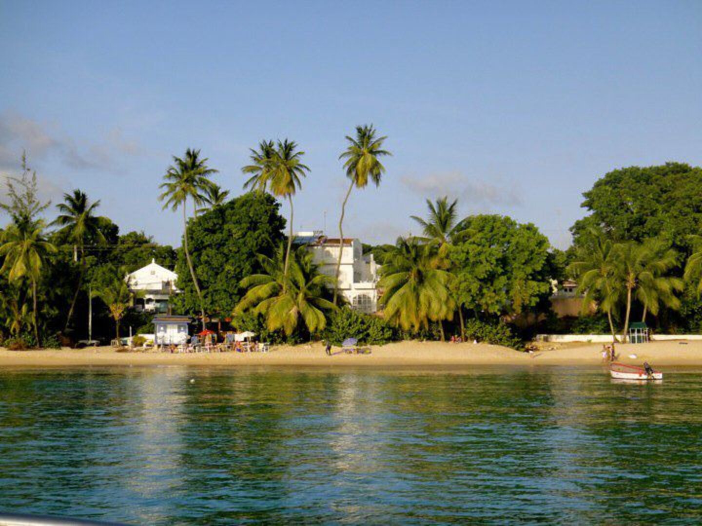 Best Tropical Bars: 8 Extravagant Secluded Island Bars - Thrillist
