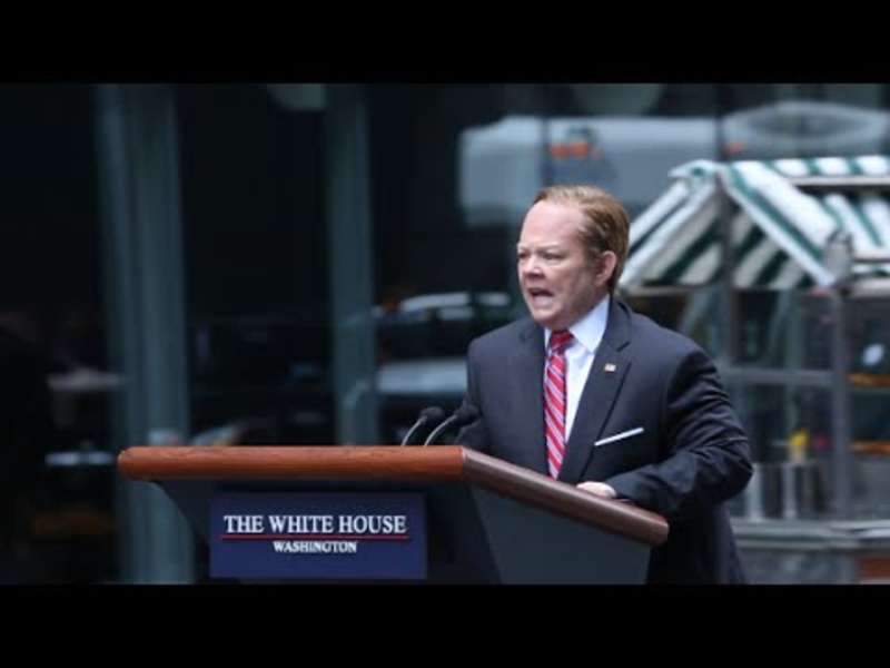 Melissa McCarthy Impersonates Sean Spicer Outside CNN Headquarters ...