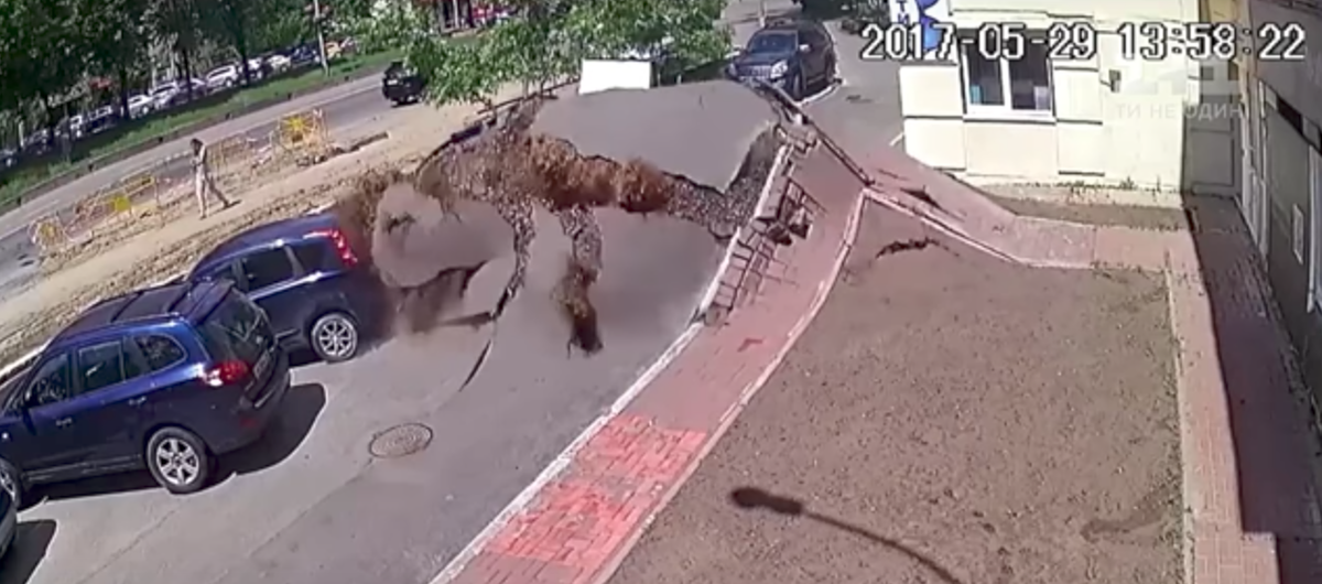 Water Pipe Dramatically Explodes In the Streets of Kiev - Thrillist
