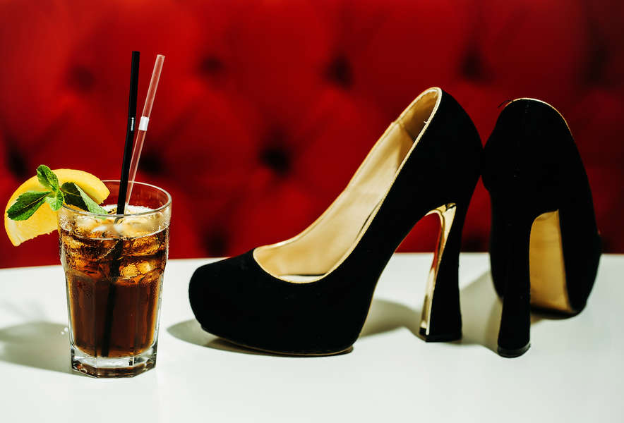 A Japanese Bar Is Offering Discounts to Women in High Heels - Thrillist