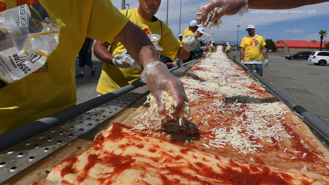 World's Longest Pizza Beats Guinness World Record by 251 Feet - Thrillist