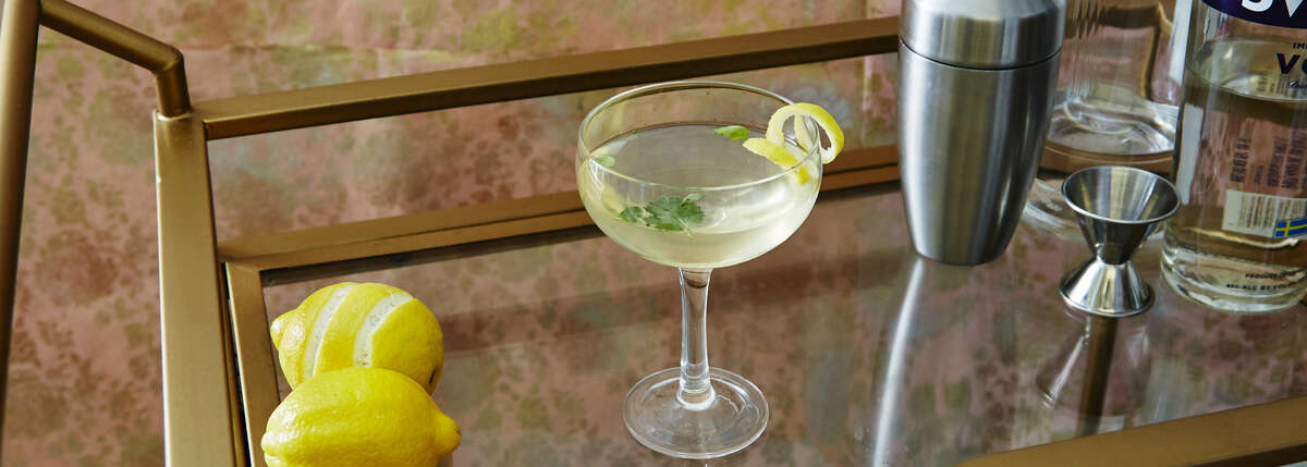 Alcoholic Lemonade Recipe: Best Lemonade Cocktail Recipe - Thrillist