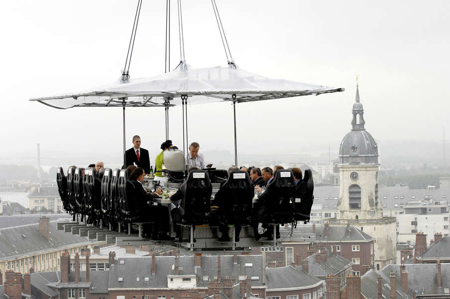 Dinner In The Sky Takes Diners 150 Feet Up Via Crane - Thrillist