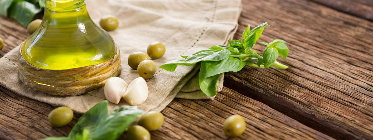 How to Make Spanish Olive Oil Fat-Washed Gin - Thrillist