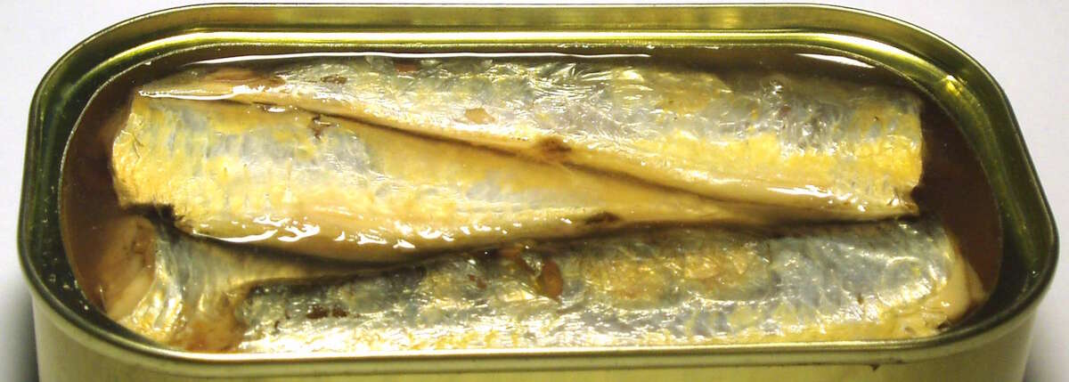 Sardine Oil Gin: How to Fat Wash Gin With Sardines - Thrillist