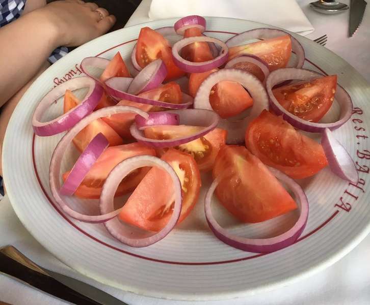 Restaurant Serves Woman Extremely Disappointing Vegan Meal - Thrillist