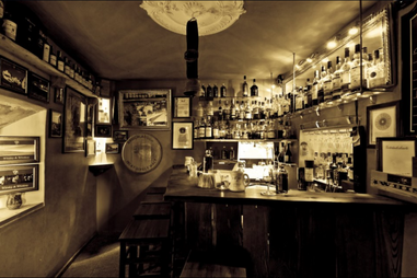 Novelty Bars: 7 Ridiculously Small Bars Around the World - Thrillist