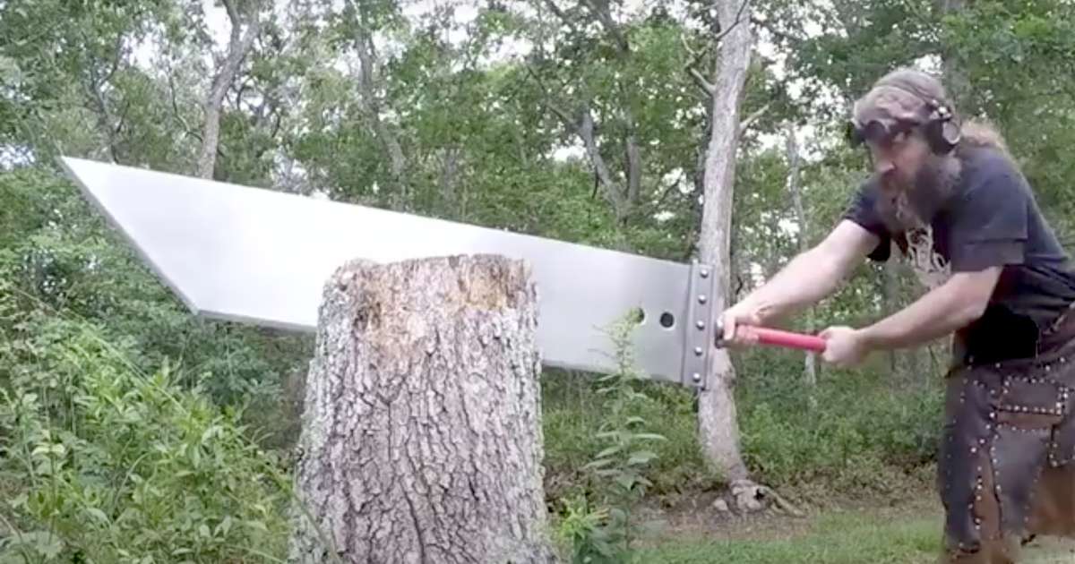 Michaelcthulhu Builds Huge Swords Up to 6Ft Long and 100lbs - Thrillist