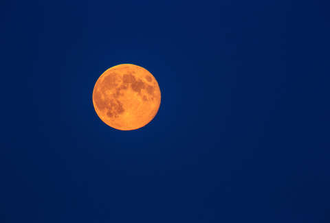 Harvest Moon 2017: When to See Rare October Full Moon - Thrillist