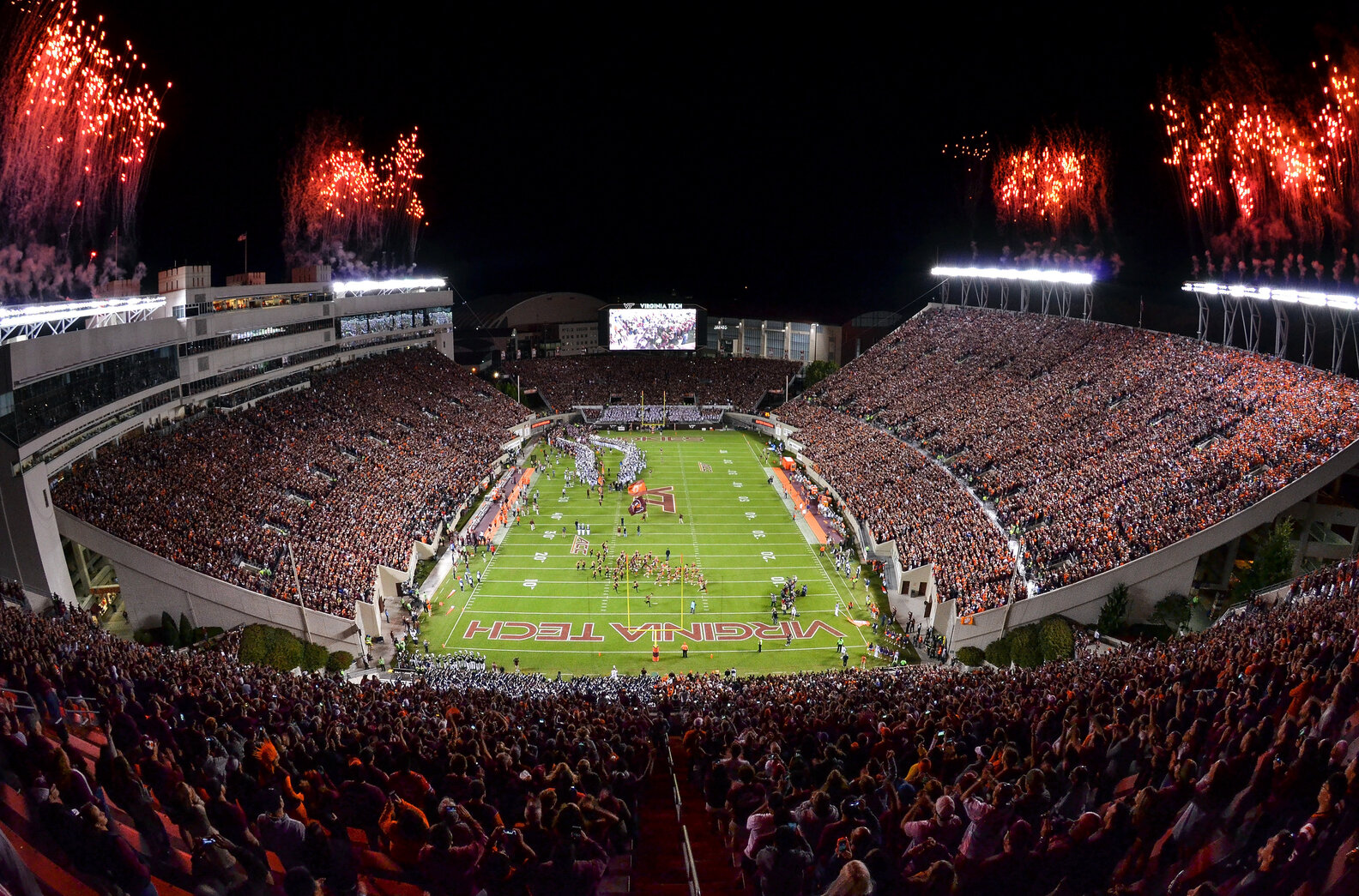 Best College Football Stadiums in America, Ranked: The Top 25 - Thrillist
