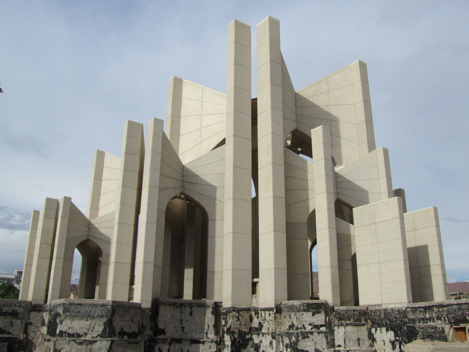 Best Famous Cemeteries to Visit in the World - Thrillist