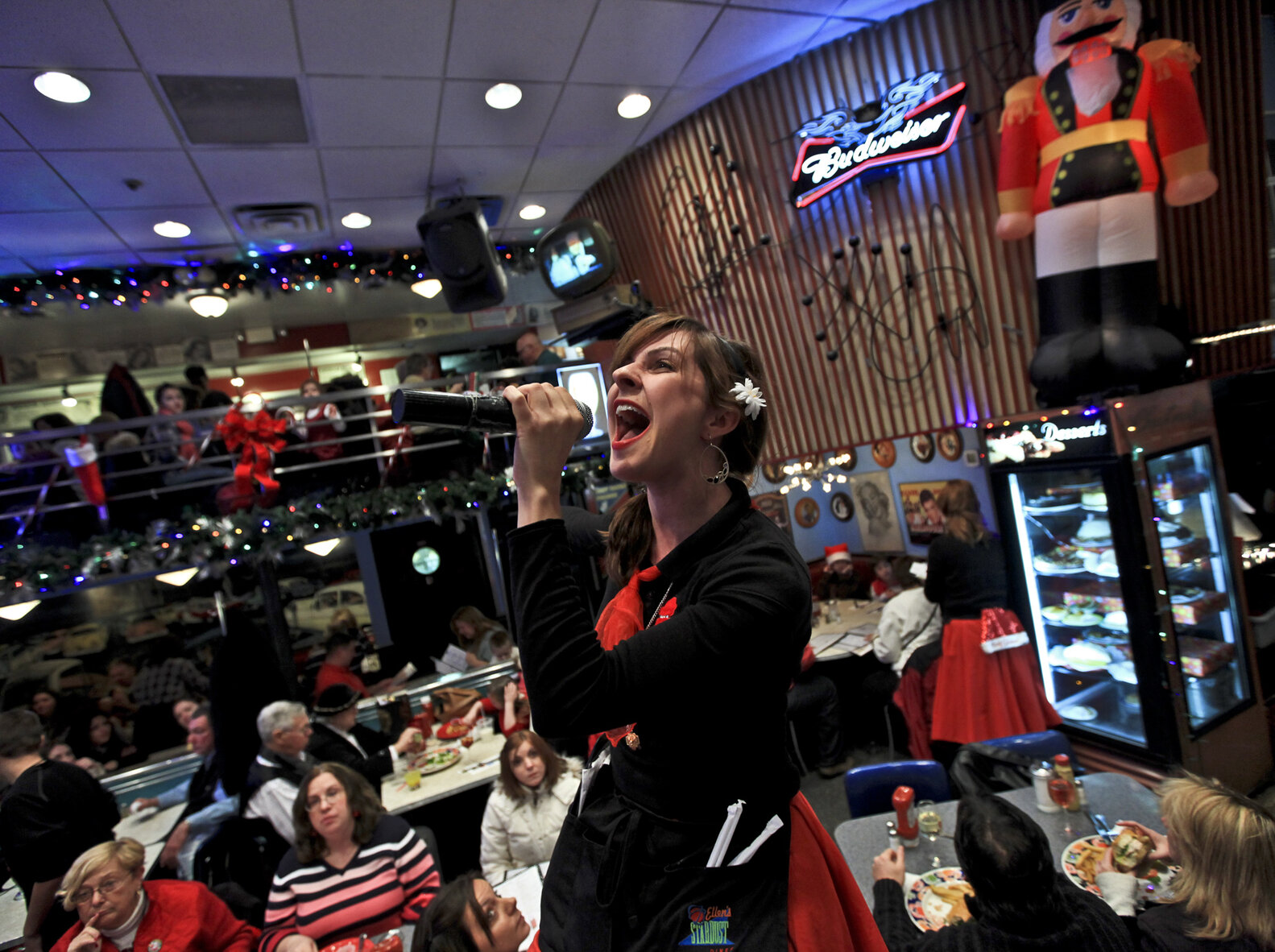 Inside Ellen's Stardust Diner: Singing Waiters & Broadway Dreams ...