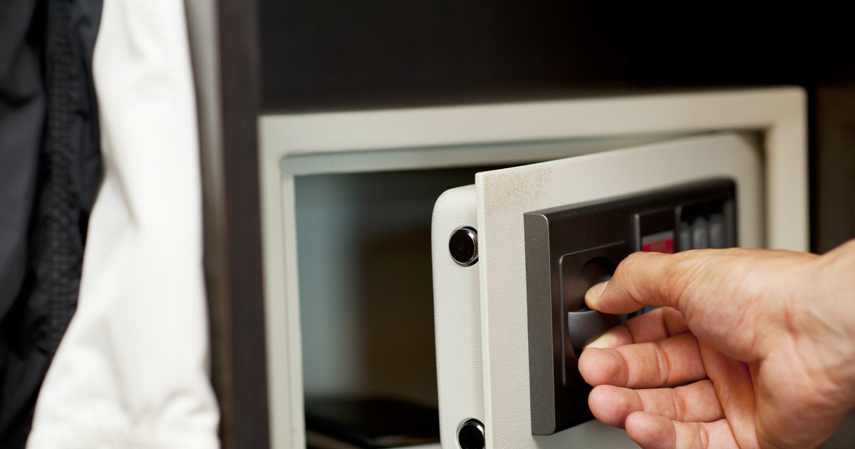 How Safe Are Hotel Safes? Video Reveals How Default Code Opens Safes ...