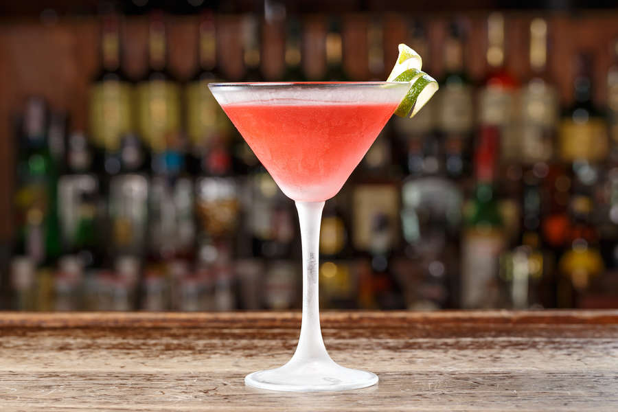 How to Make a Cosmopolitan Cocktail the Right Way - Thrillist
