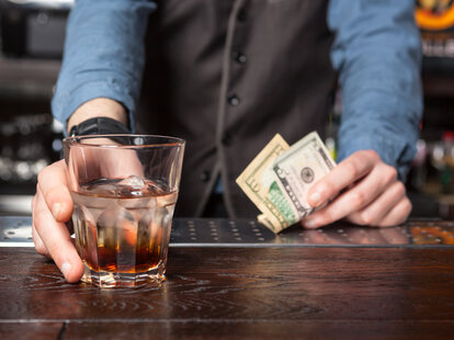 How No-Tip Policies Are Affecting Bartenders Across the Country - Thrillist