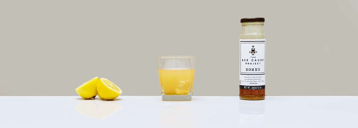 Gold Rush Cocktail Recipe: Simple Way to Make the Bourbon Cocktail ...
