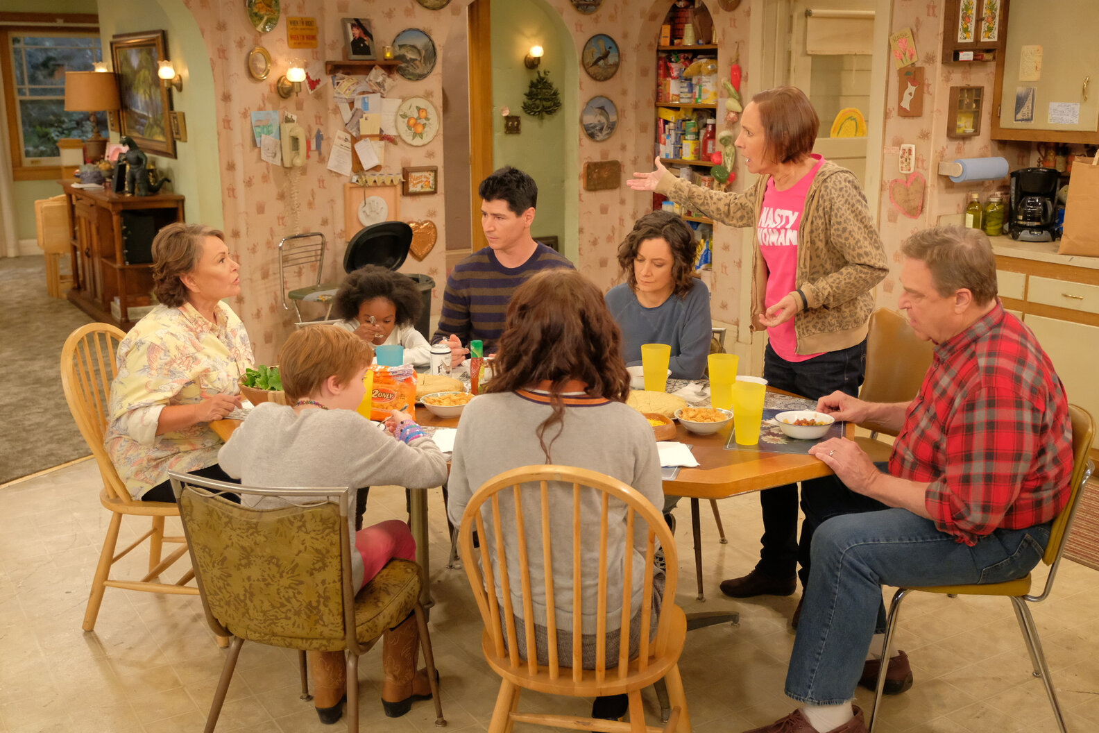 New Roseanne Reboot: How the Show Rewrites Dan Conner's Death - Thrillist