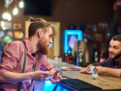 How to Make Small Talk Like a Bartender - Thrillist