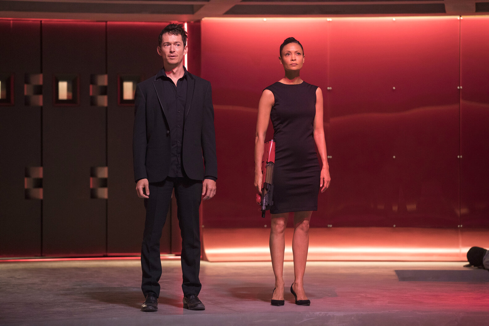 Westworld Season 2 Premiere: Simon Quarterman Talks Lee's Nude Scene ...
