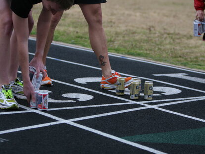 The Beer Mile Festival Is the Ultimate Activity for Athletic Drinkers ...